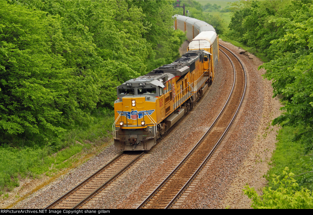 UP 8675 Leans into the curves!!